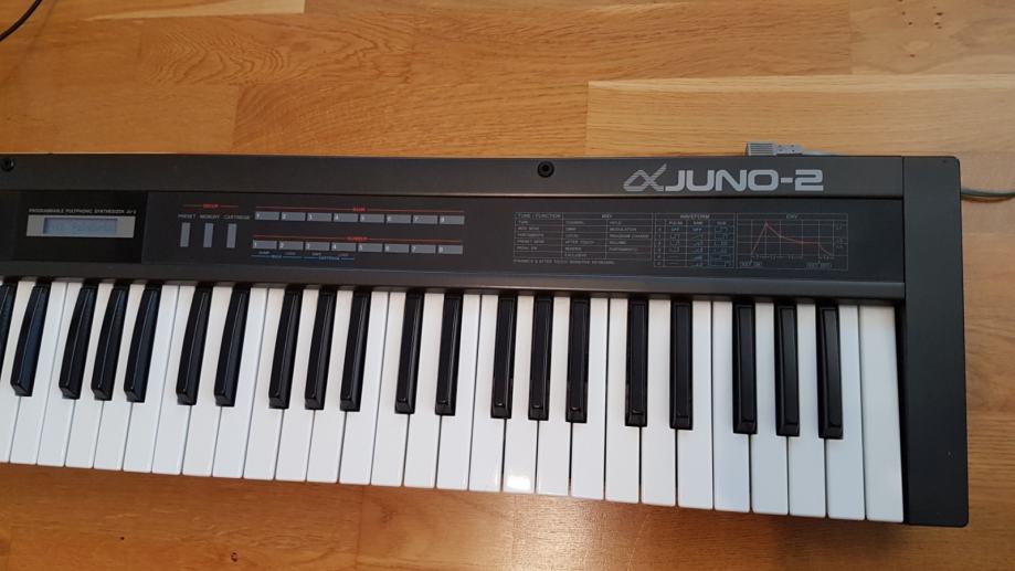 ROLAND ALPHA JUNO 2
