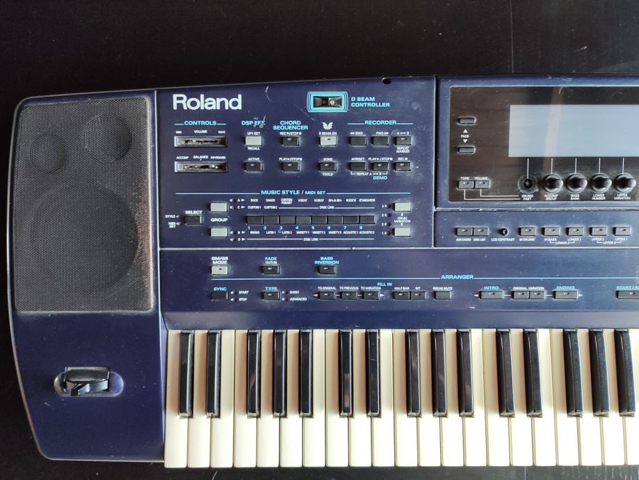 Roland EM-2000