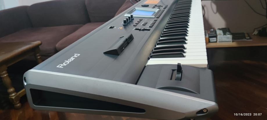 ROLAND FANTOM FA-76