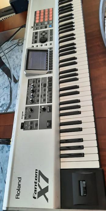 Roland fantom x7