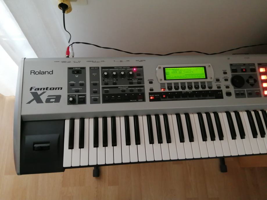 Roland Fantom XA, 512 semple ram + kovčeg