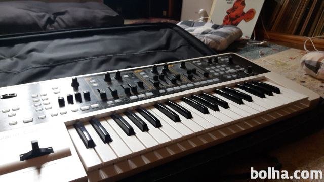 Roland SH-01 Gaia