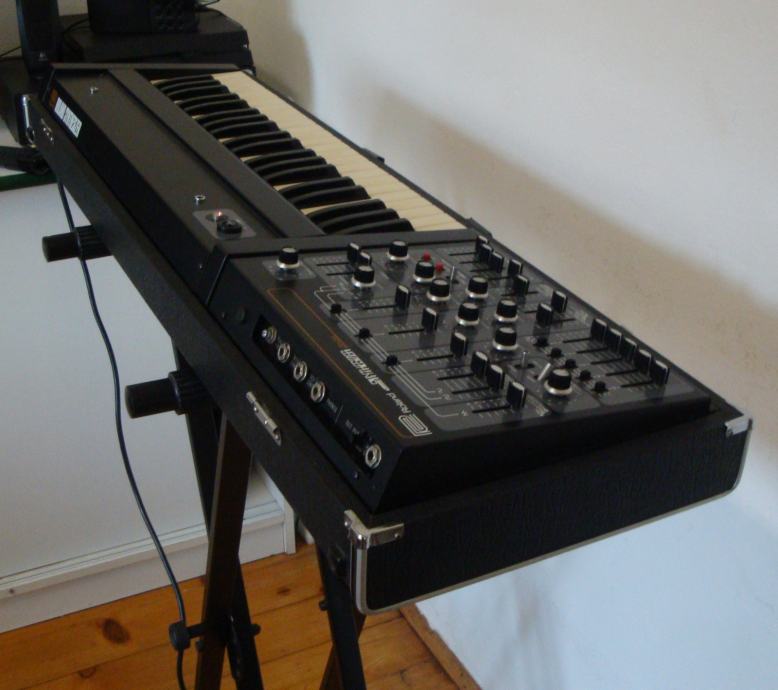 Roland SH3a analogni synthesizer
