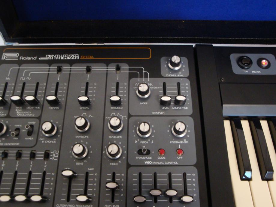 Roland SH3a analogni synthesizer