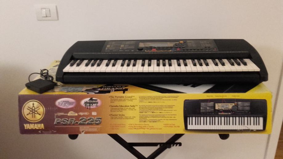 YAMAHA PSR-225