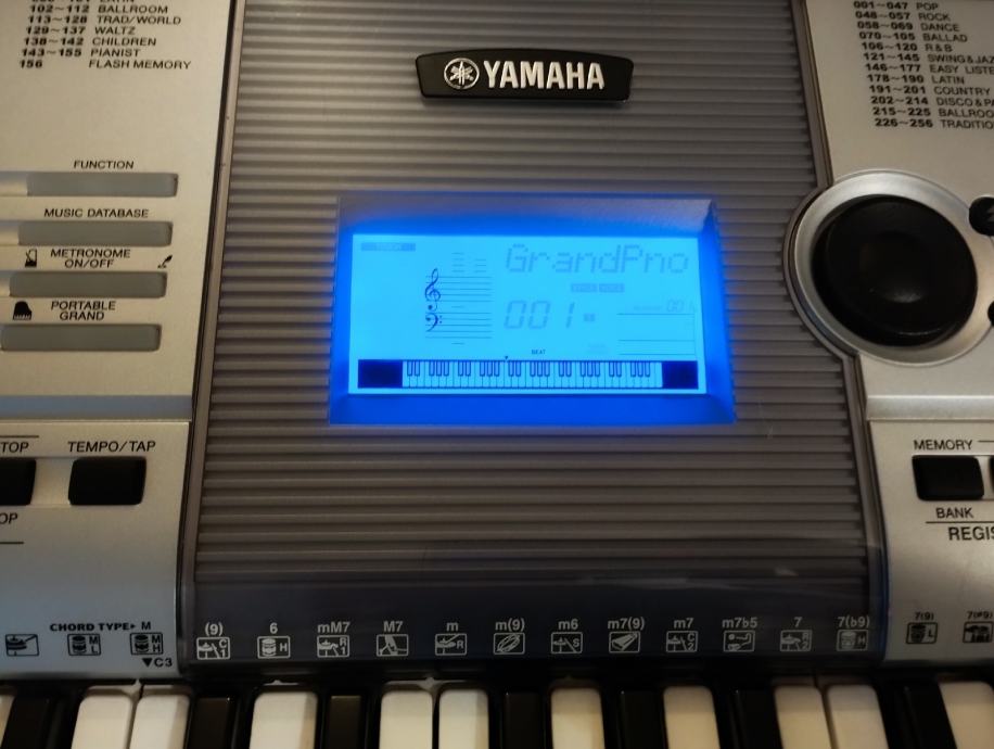 YAMAHA PSR-E403, Synthesizer, klaviatura