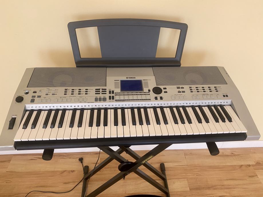 Yamaha PSR S550