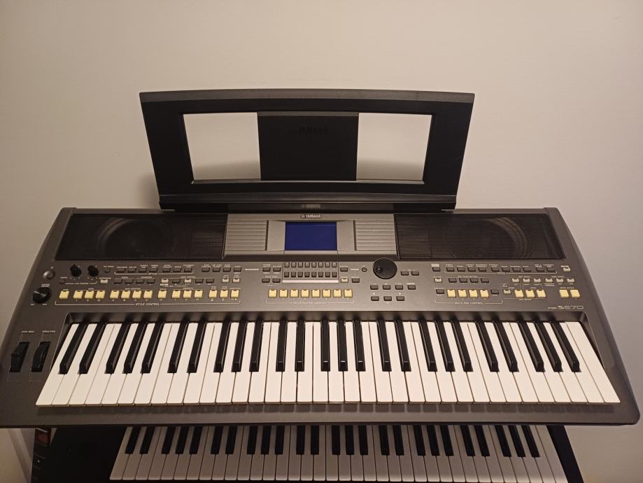 YAMAHA PSR-S670