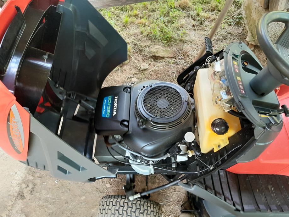 CASTELGARDEN TCX 102 Hydro vrtni traktor