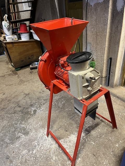 Drobilnik zrnja, šrotar, luščilnik, mlin za zrnje Inex 1.5kw enofazni