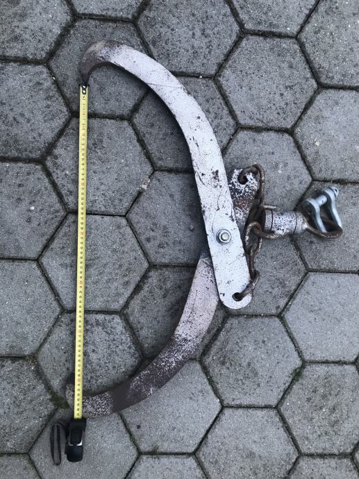 Drog nakladalni traktorski mocnejse izvedbe s kleščami