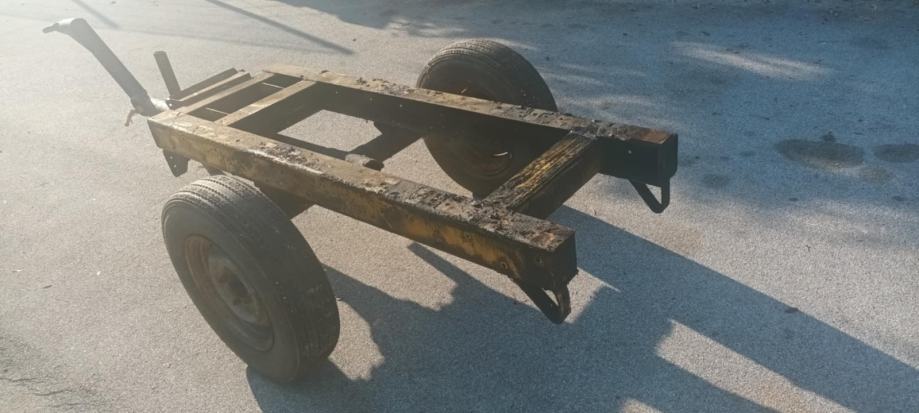 Prikolica podvozje za traktor