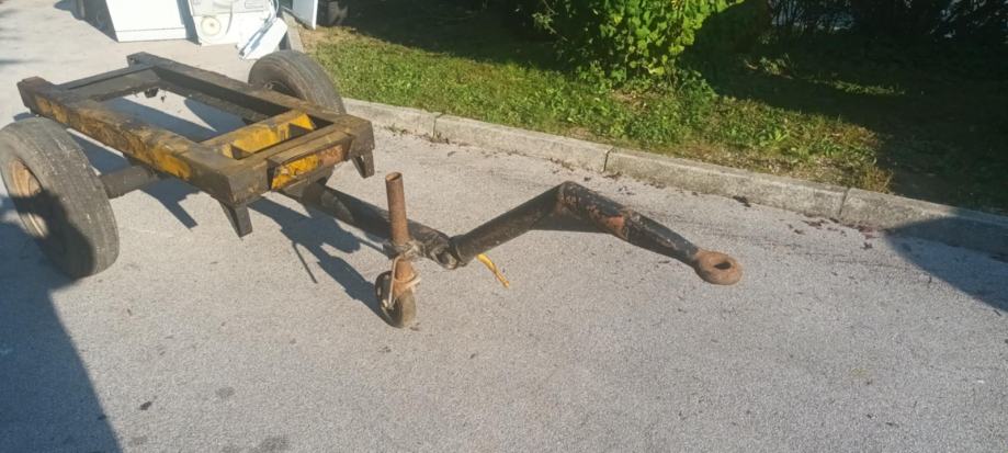 Prikolica podvozje za traktor