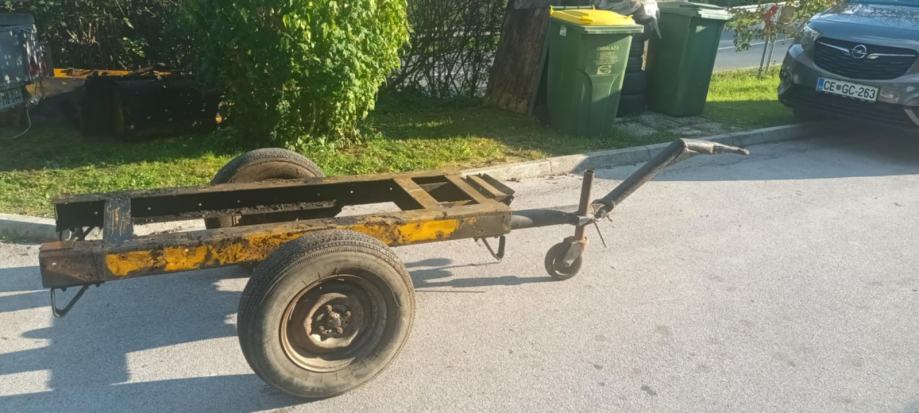 Prikolica podvozje za traktor
