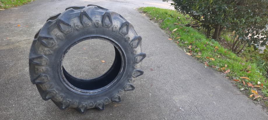 Traktrorska guma Pireli sprednja 320/85R20