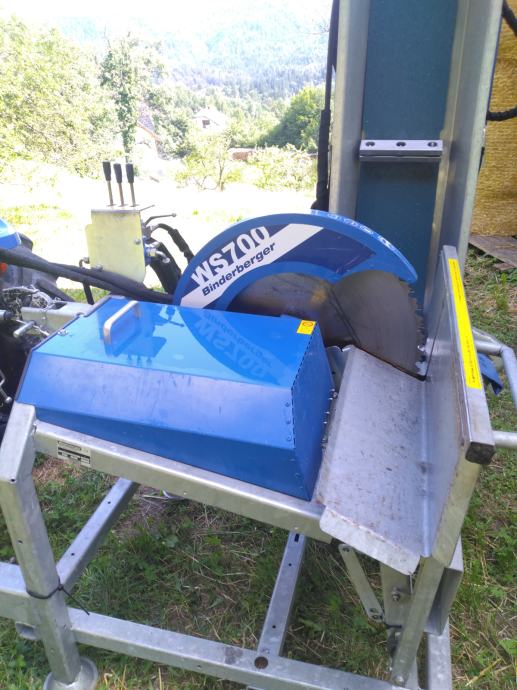 Previsna traktorska krožna žaga