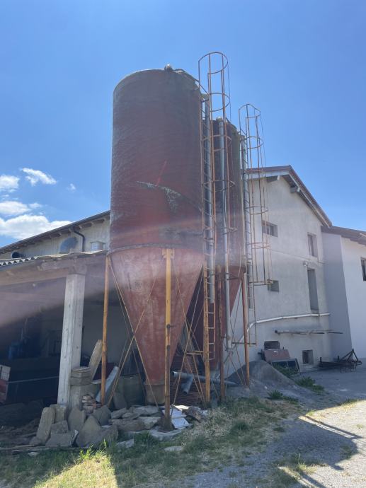Podarim silos za krmila