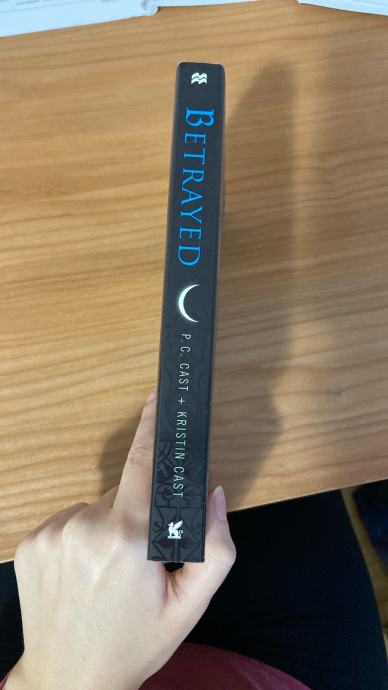 Betrayed (House of Night, P. C. Cast in Kristin Cast) knjiga