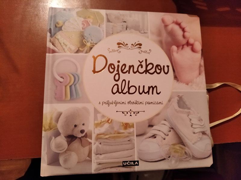 Dojenčkov album s priljubljenimi otroškimi pesmicami