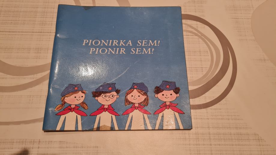 Pionirka sem pionir sem knjiga