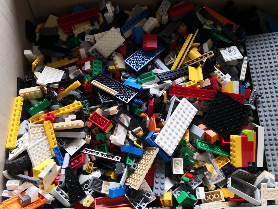 8,5 kg vintage lego kocke, legokocke,rezni lego seti,škatla legokock