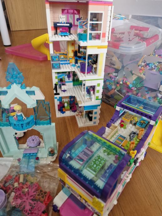 40 komletov LEGO FRIENDS + 6 DISNEY + clasic legice