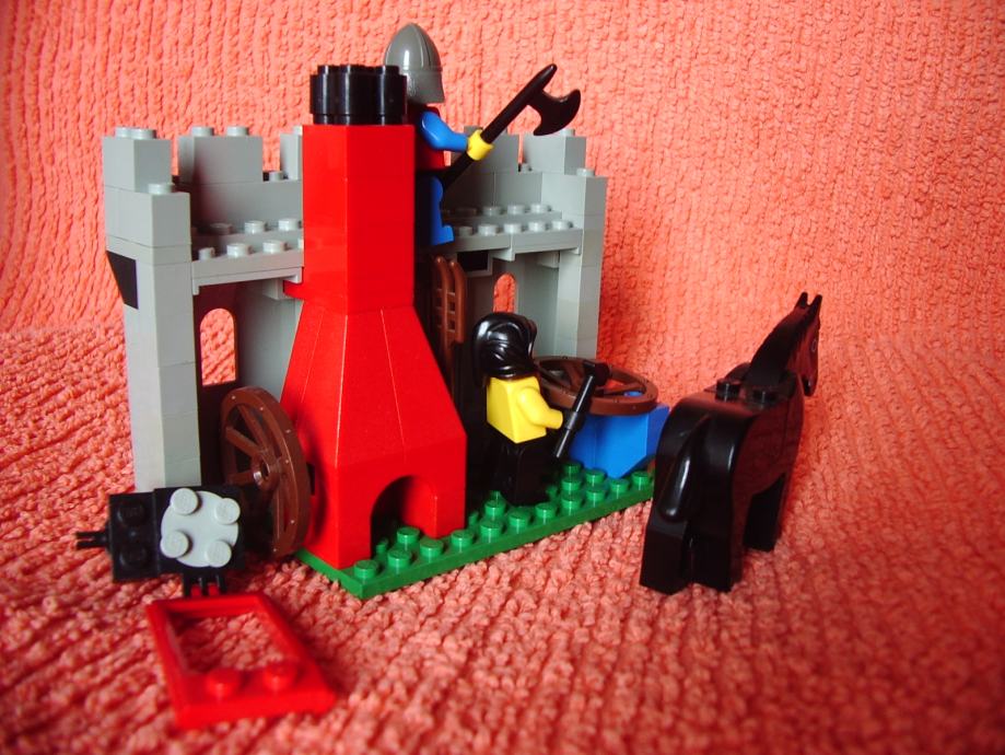LEGO Castle: 6040 Blacksmith Shop *VINTAGE*