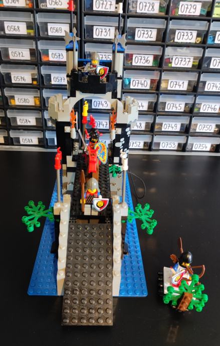 LEGO 6078 Royal Drawbridge Castle