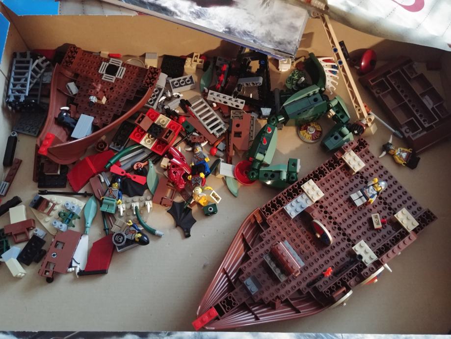 LEGO 7018 Viking Ship challenges the Midgard Serpent