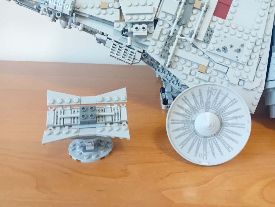 Lego 75192 Millennium Falcon UCS s stojalom