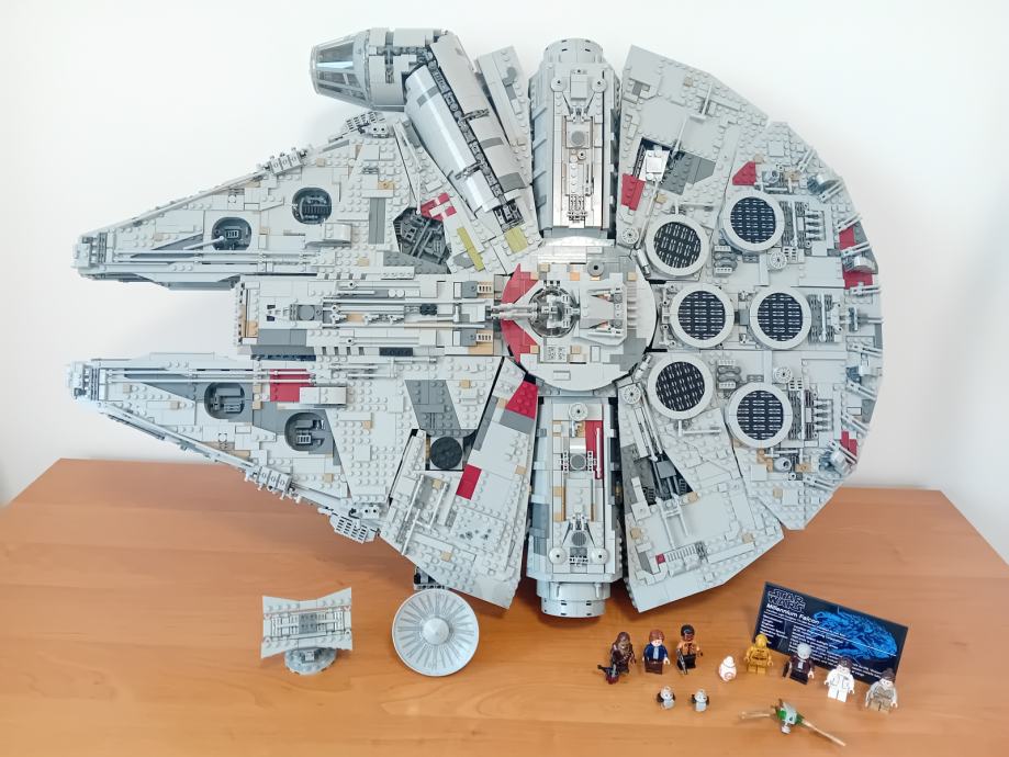 Lego 75192 Millennium Falcon UCS s stojalom