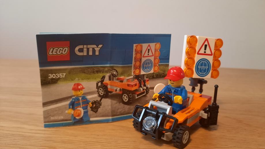 LEGO CITY Delavec na cesti (30357)