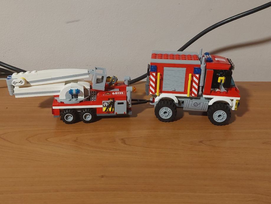 LEGO® City Pomožni gasilski tovornjak 60111 Primerjanje