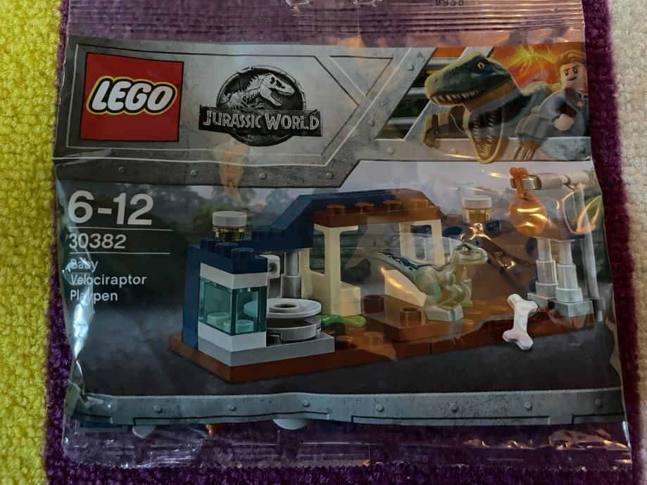 LEGO Jurassic World Baby Velociraptor Playpen (30382)