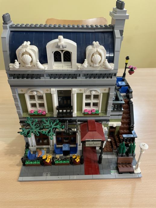 Lego Parisian Restaurant - 10243