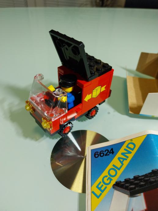 Lego set 6624 Legoland delivery truck