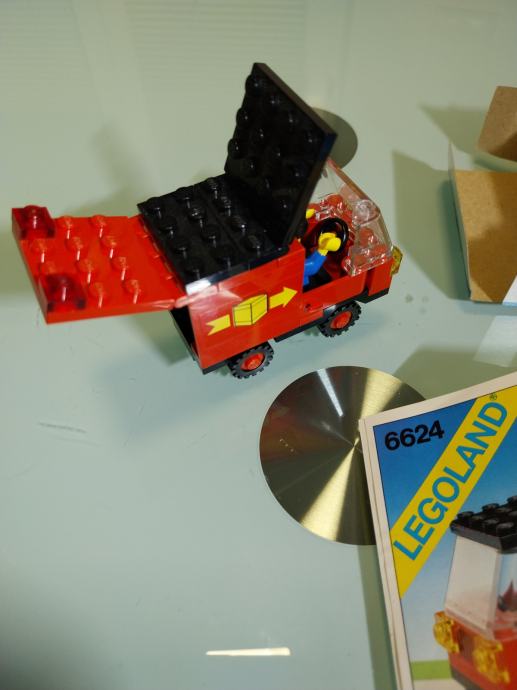 Lego set 6624 Legoland delivery truck