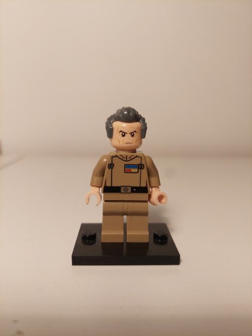 Lego star wars (Rebel) Grand Moff Wilhuf Tarkin - Dark Tan uniform