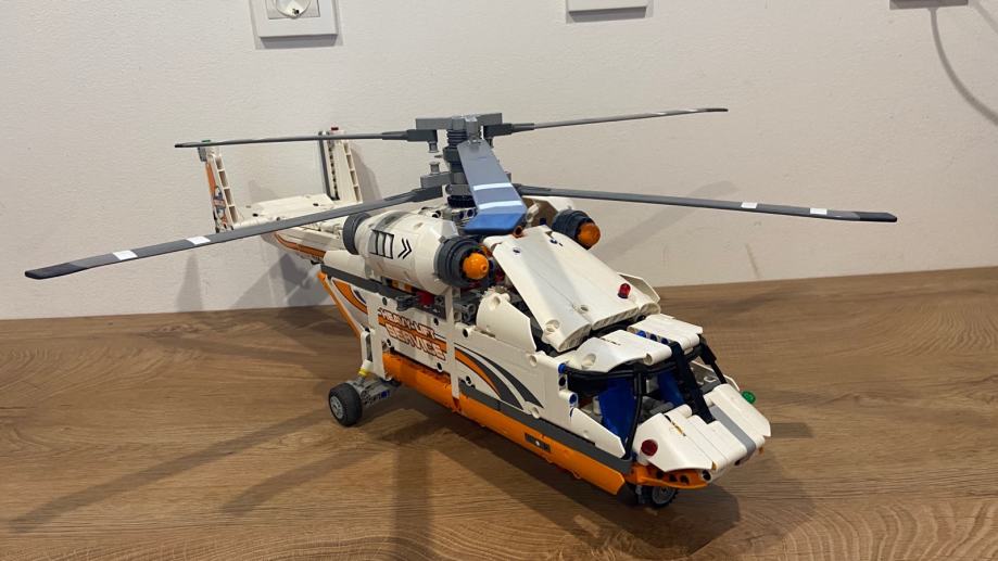 Lego Technic 42052 Heavy Lift Helicopter