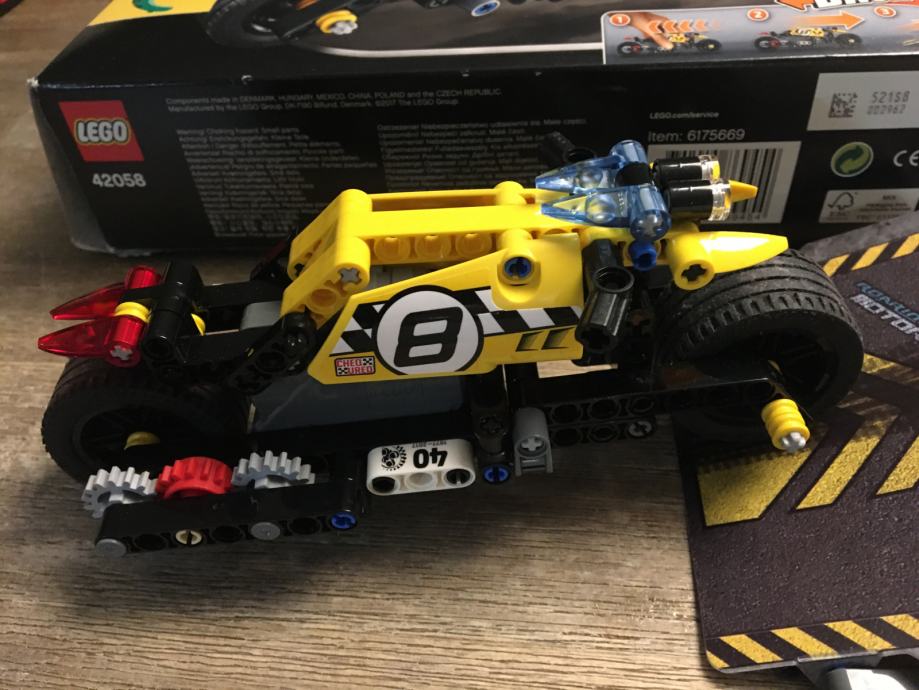 Lego Technic 42058: dirkalni motor