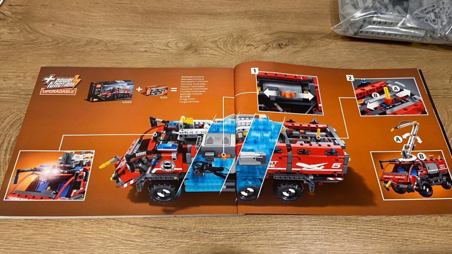 Lego Technic 42068 Airport Rescue Vehicle
