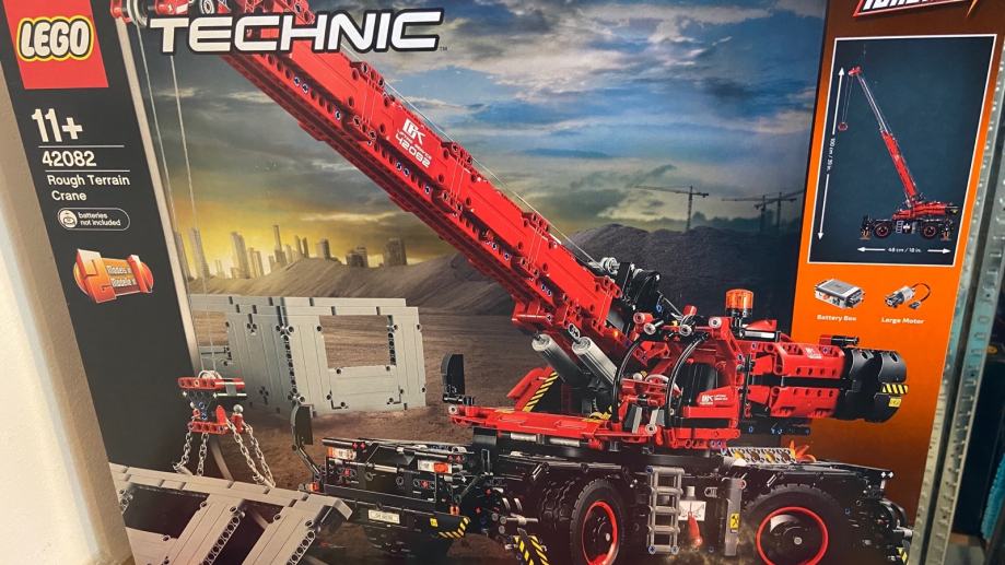 LEGO Technic 42082 Rough Terrain Crane