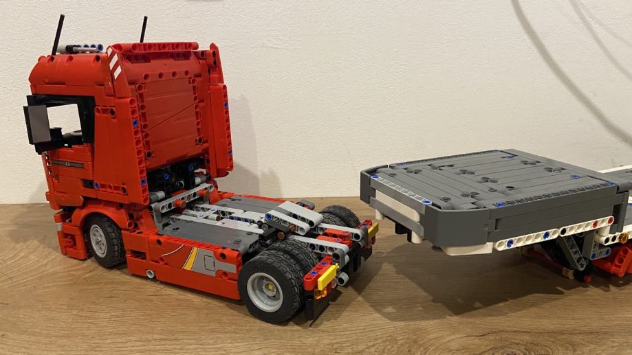 LEGO Technic 42098 Scania Truck