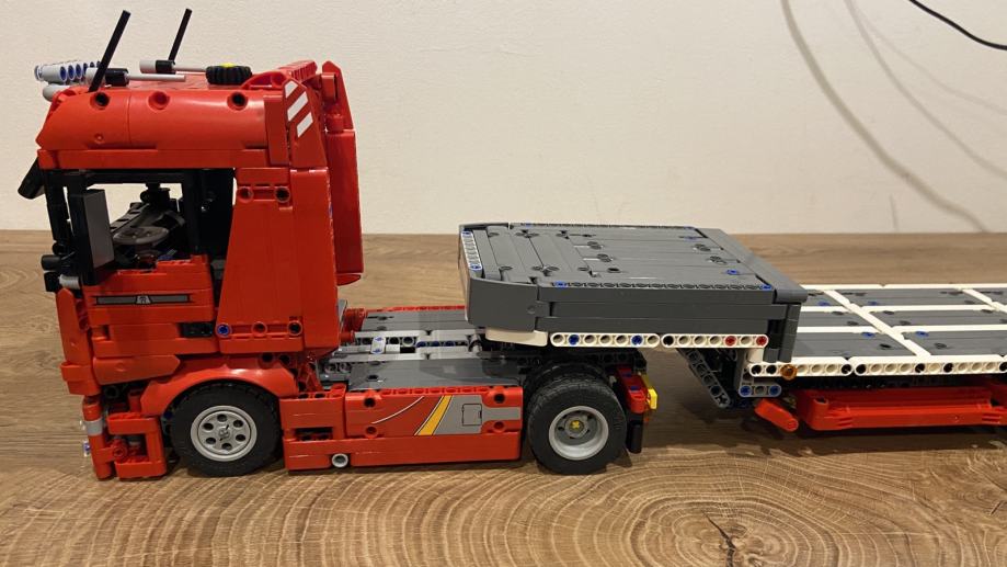 LEGO Technic 42098 Scania Truck