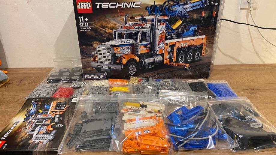 Lego Technic 42128 Heavy-Duty Tow Truck