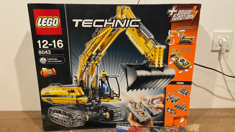Lego Technic 8043 Motorized Excavator