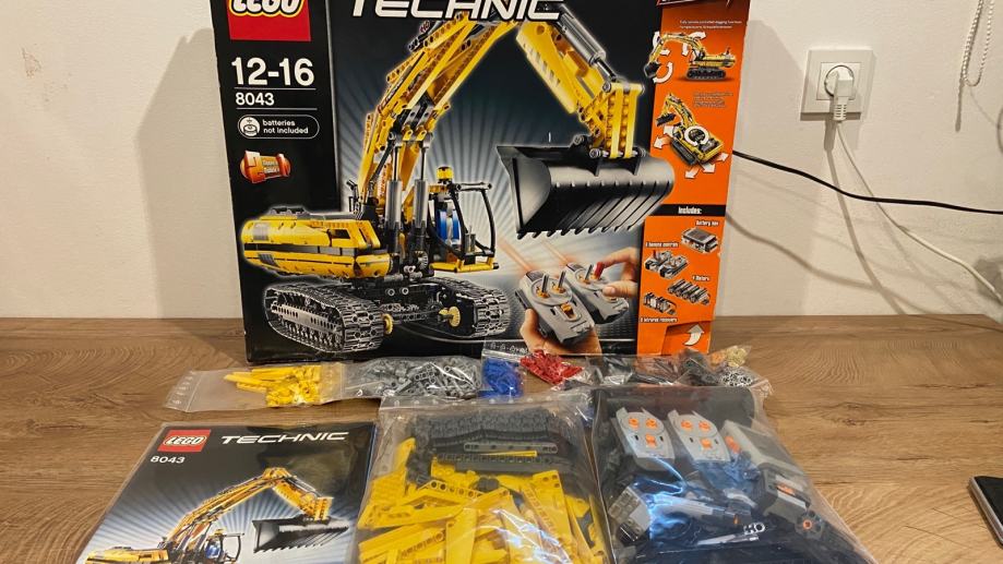 Lego Technic 8043 Motorized Excavator
