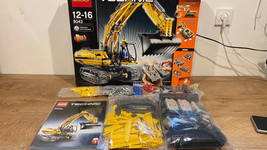 Lego Technic 8043 Motorized Excavator