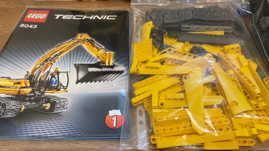 Lego Technic 8043 Motorized Excavator