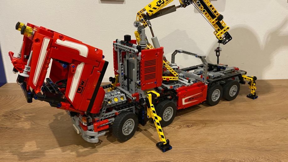 LEGO Technic 8258 Crane Truck